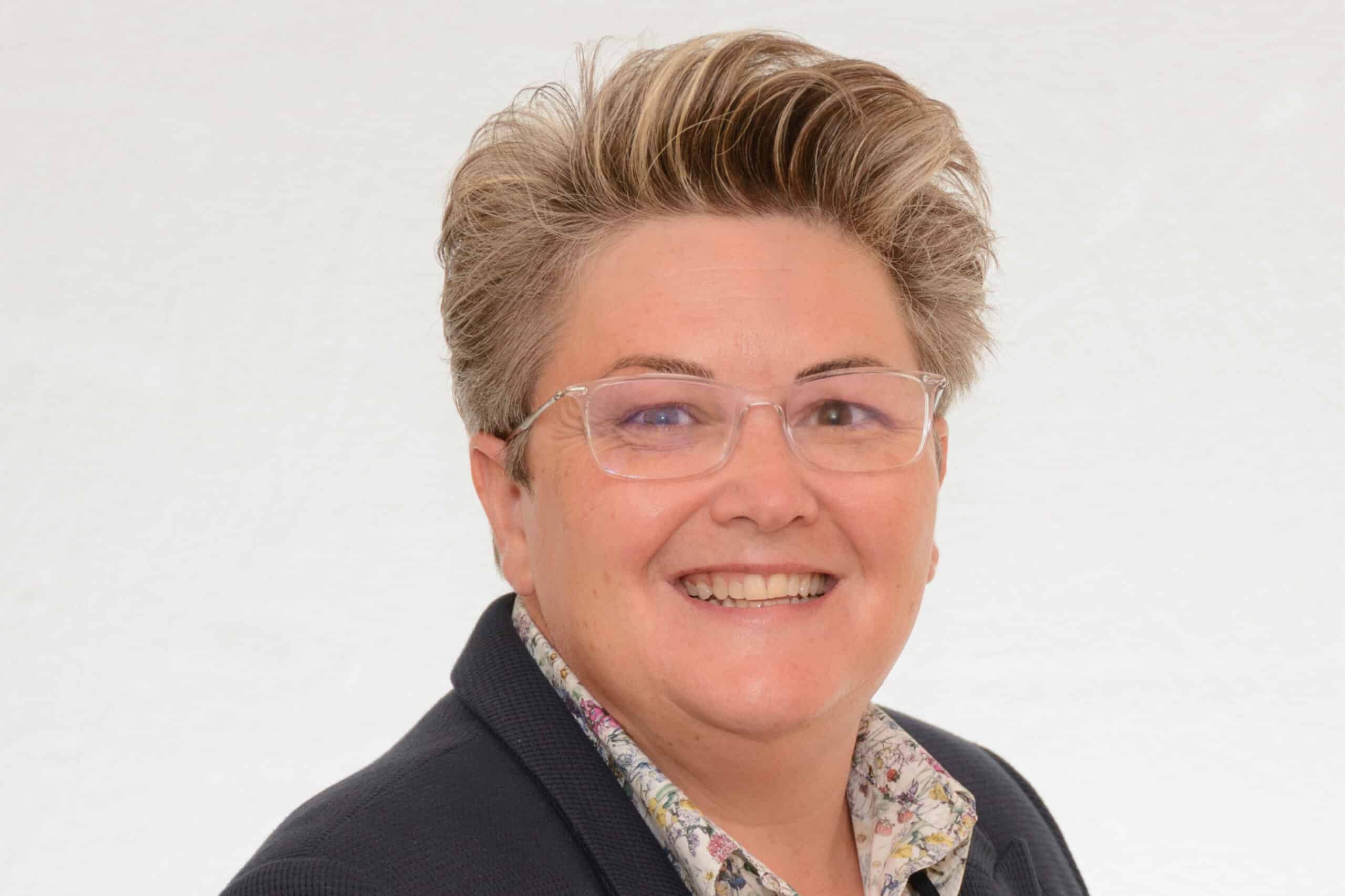 How can HR leaders leverage software to manage non-traditional ...