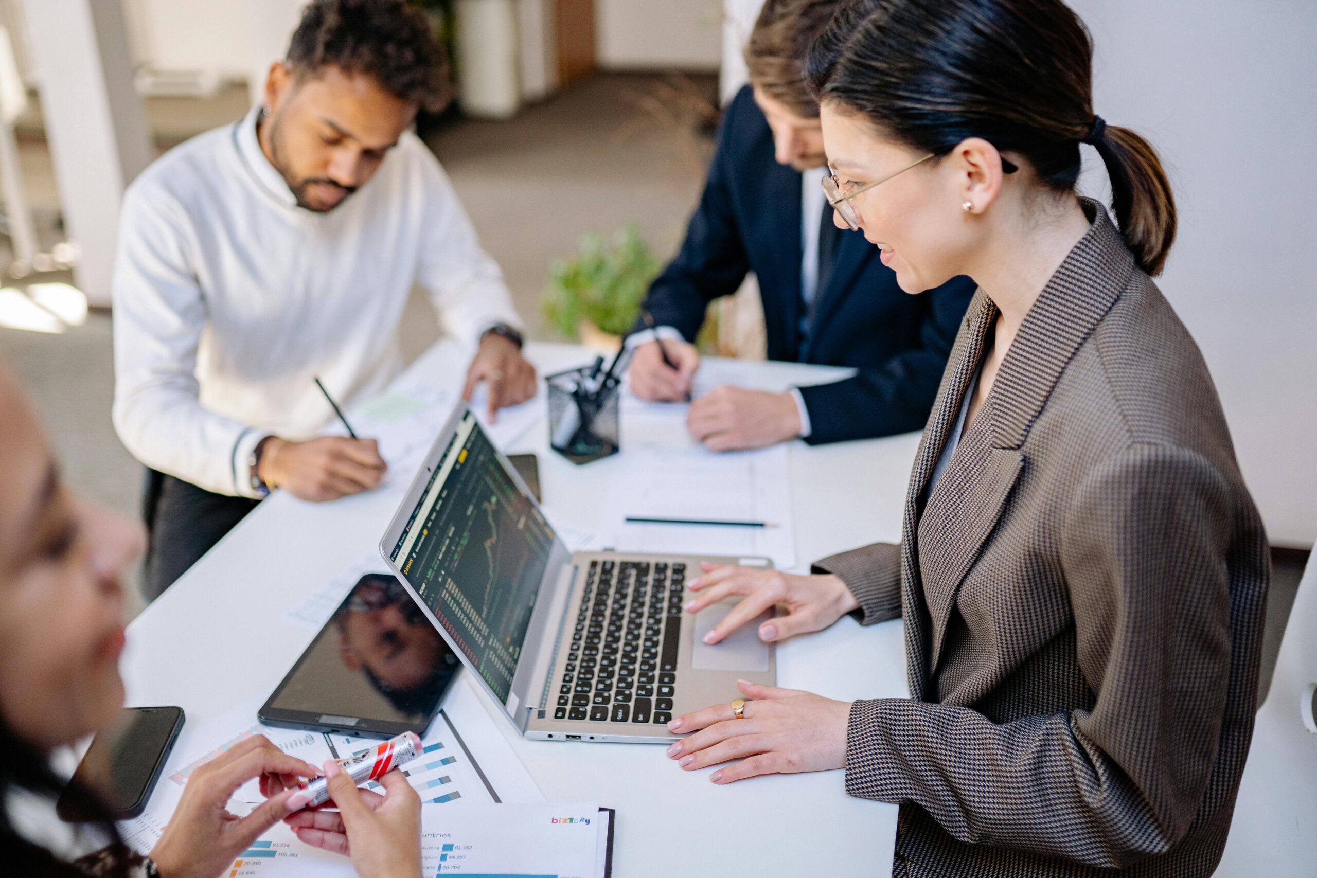 Contract Work Among White-collar Professionals Jumps 52% Year on Year ...